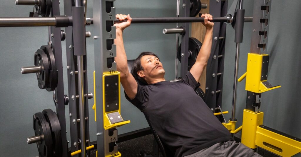 肩の筋トレで男の魅力アップ！たった3種目でメロン肩になれる裏ワザ | MEN’S GOAT